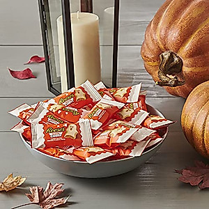 REESE'S White Creme Peanut Butter Snack Size Ghosts Candy, Halloween, 10.2 oz, Bag