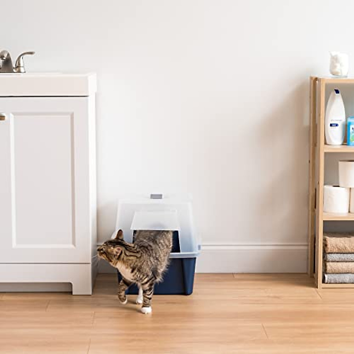 IRIS USA Large Hooded Cat Litter Box with Front Door Flap and Scoop, Enclosed Kitty Litter Tray with Entry Gate for Privacy and Keeping Litter Inside, Navy