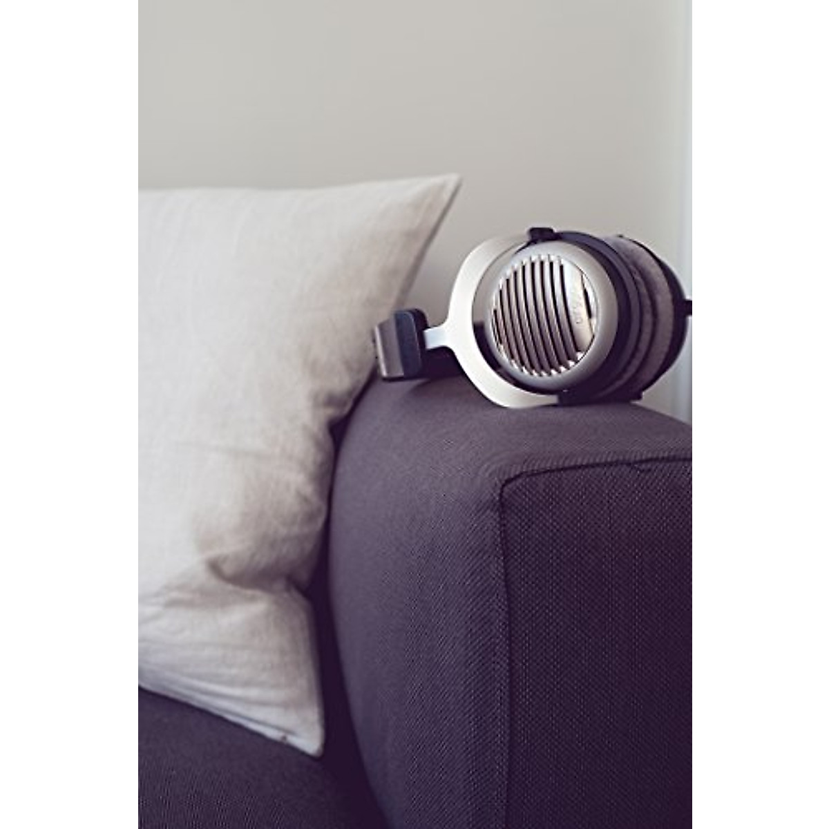beyerdynamic DT 990 Edition 32 Ohm Over-Ear-Stereo Headphones. Open design, wired, high-end, for tablet and smartphone