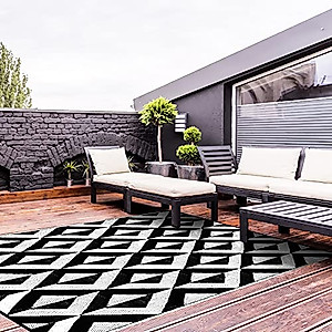 GARTOL Waterproof Indoor Outdoor Rug, Reversible Modern Area Rug Mats, Geometric Triangle Pattern Plastic Straw Rug for RV, Patio, Backyard, Pool Deck, Picnic, Beach, Camping (5' x 8', Black & White)