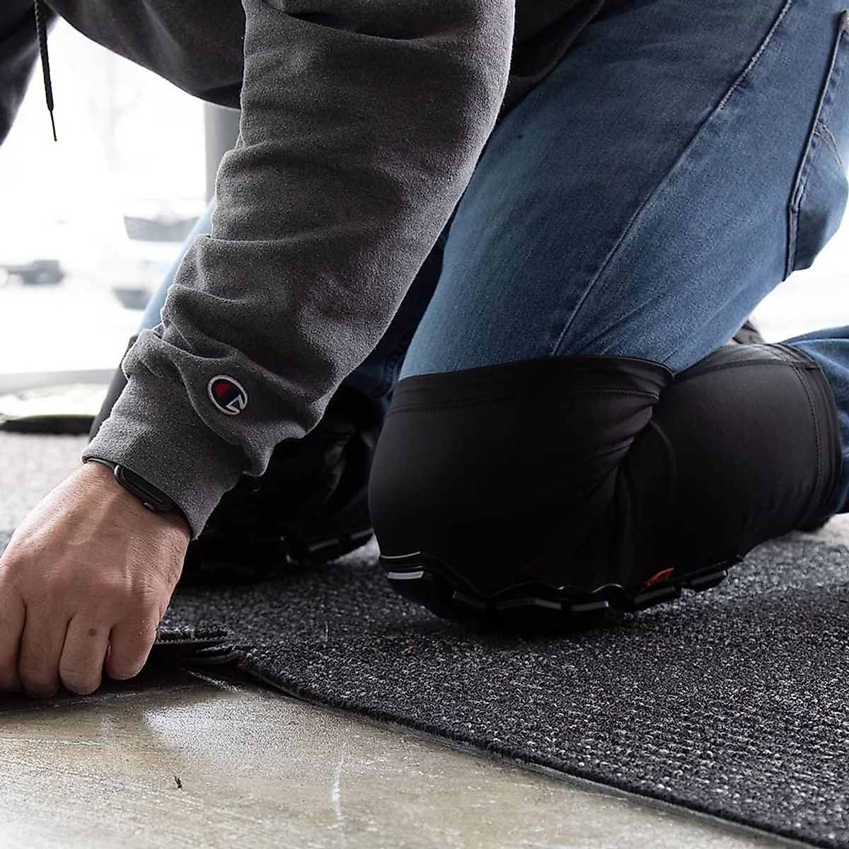 Klein Tools 60511 Knee Pad, Heavy Duty Padded Knee Sleeves, Breathable Mesh Back, Elastic Cuff with Slip-Resistant Silicone, Black, M/L