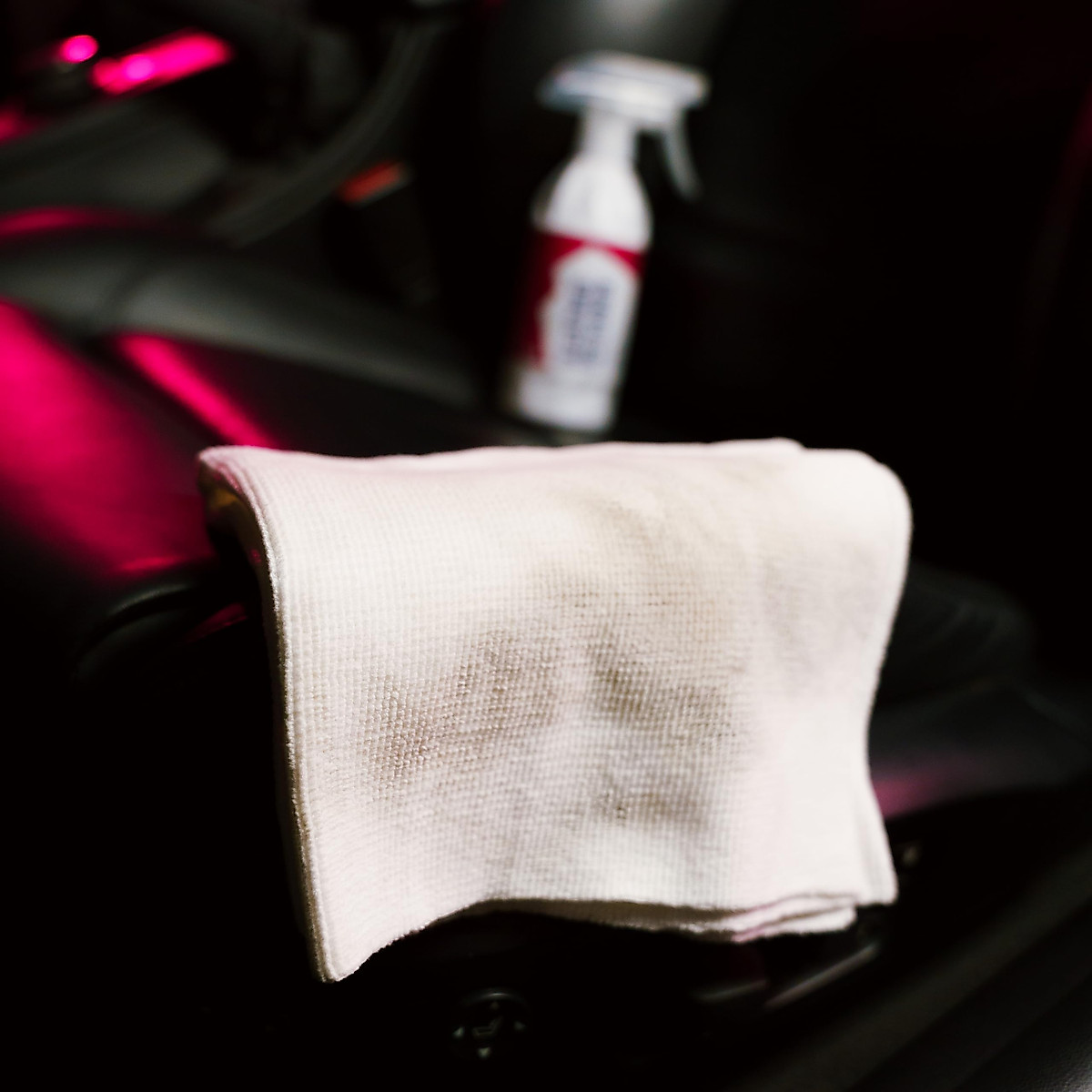 GYEON Leather Cleaner Strong 500 ml - Strong Car Leather Cleaner Safe for All Leather Types - Remove Dirt and Oil from All Leather to Prepare for Protection