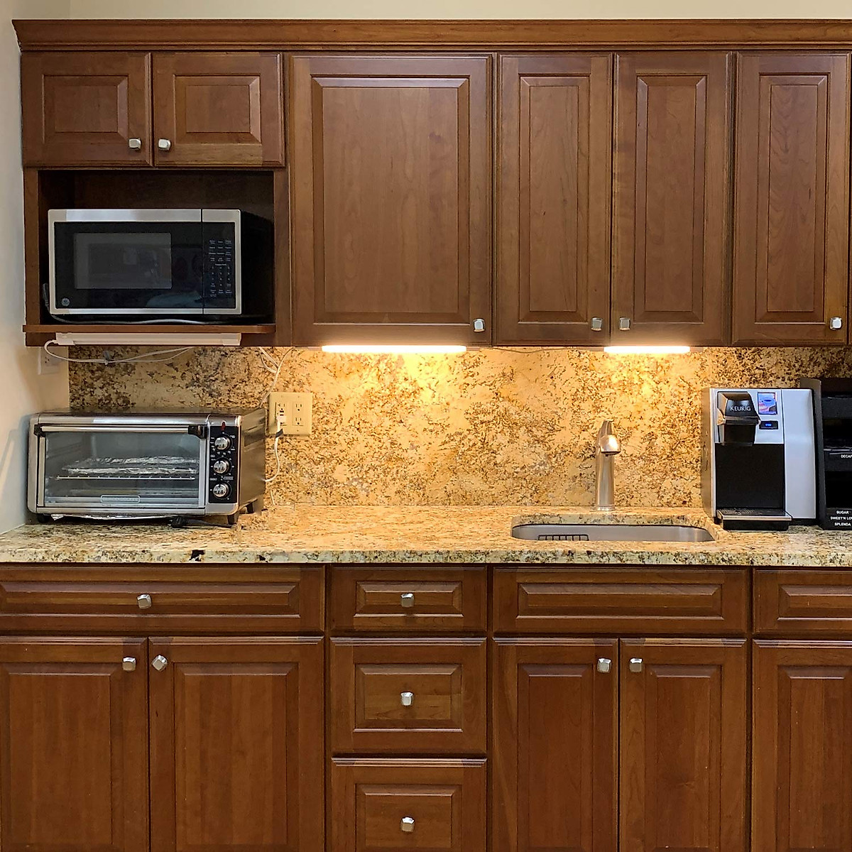 Maxxima 18 inch Linkable LED Under Cabinet Light 900 Lumens Warm White 3000K White, On/Off Switch, Plug in, Energy Star