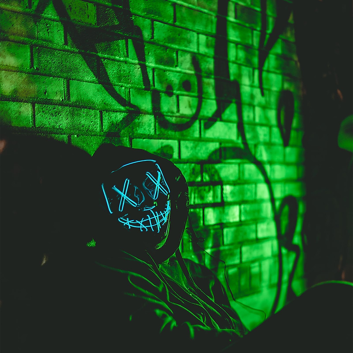 PAR38 Green Flood Light Bulbs, 15 Watt Green LED Flood Light 100W Equivalent, E26 Base Outdoor Green Light Bulbs for Halloween Light Bulbs, Party Decoration, Porch, Home/Holiday Lighting(2 Pack)