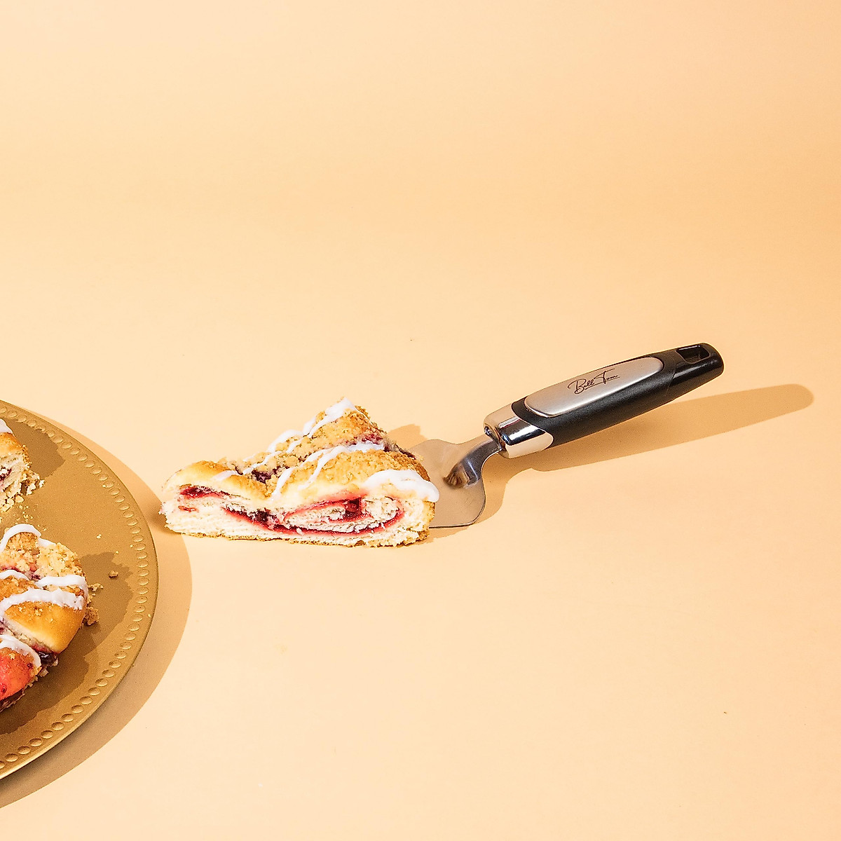 BellTom Premium Gourmet Pie Server. A Cake and Pastry Spatula - Strong Stainless Steel Cake Slicer and Pie Cutter. Our Pie Servers look great too. BellTom metal pie knife for serving a perfect slice.