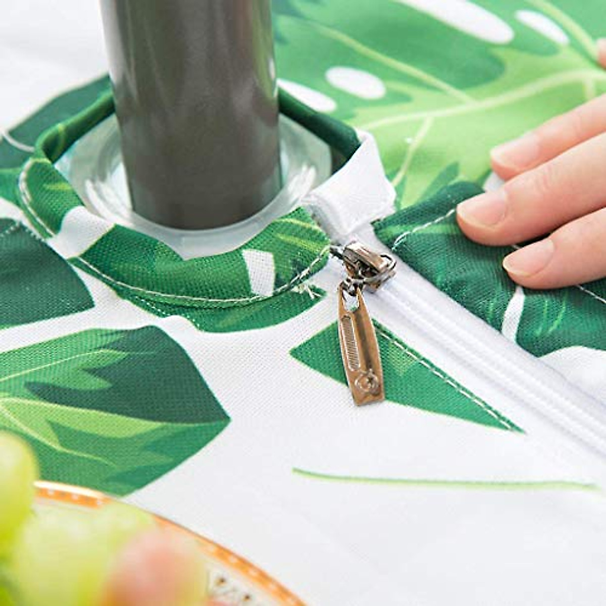 Poise3EHome 60 inches Outdoor/Indoor Waterproof Tropical Round Tablecloth with Umbrella Hole Zipper Green for Camping Picnic Party Patio Table Spring, Palm Leaf