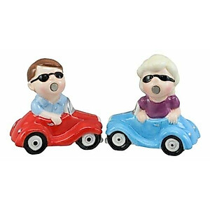 Set Of 1 Love You Valentines Couple Kissing In Cars Magnetic Salt And Pepper Shakers