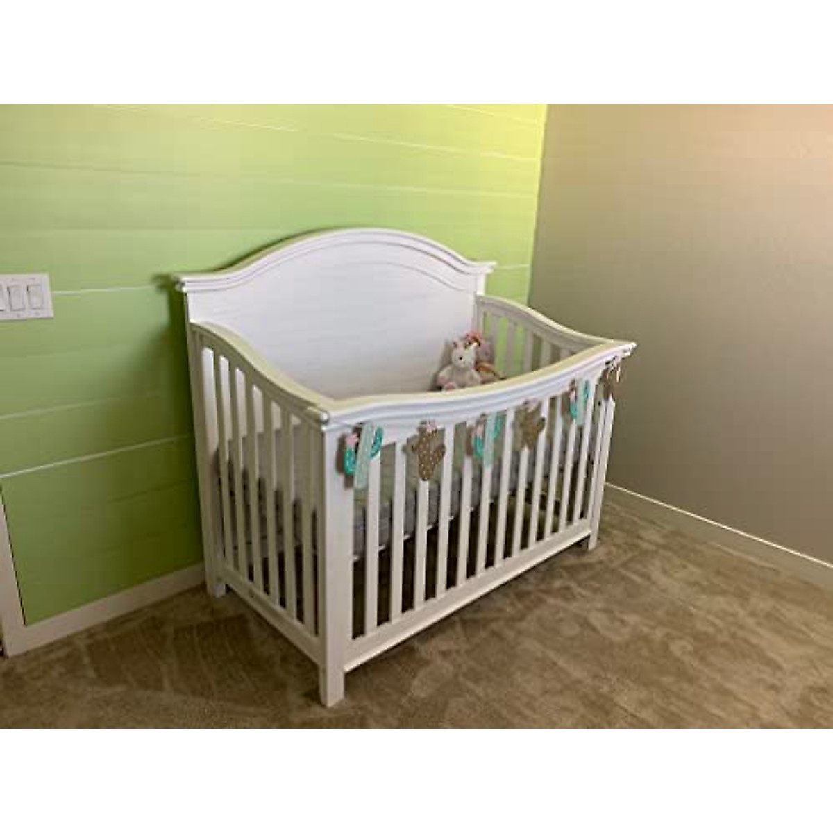 Evolur Belmar Curve 5-in-1 Convertible Crib in Weathered White, Greenguard Gold Certified, Features 3 Mattress Height Settings, Crafted from Hardwood, Wooden Nursery Furniture