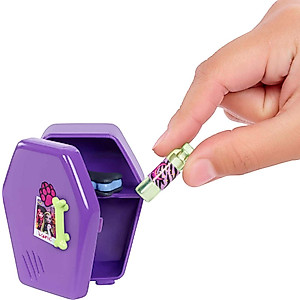 Monster High Playset, Clawdeen Wolf Bedroom with Doll House Furniture & Toy Accessories Like Spooky Decor & Snacks, Sticker Sheet