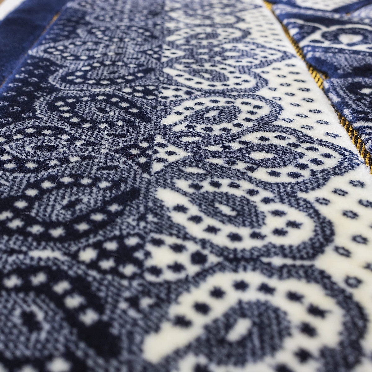 Modefa Turkish Islamic Prayer Rug - Large Wide Velvet Carpet - Soft Muslim Janamaz Sajada - Thick Turkish Prayer Mat for Men & Women - Ramadan or Eid Gift - Free Kufi Cap - Plush Paisley (Navy Blue)