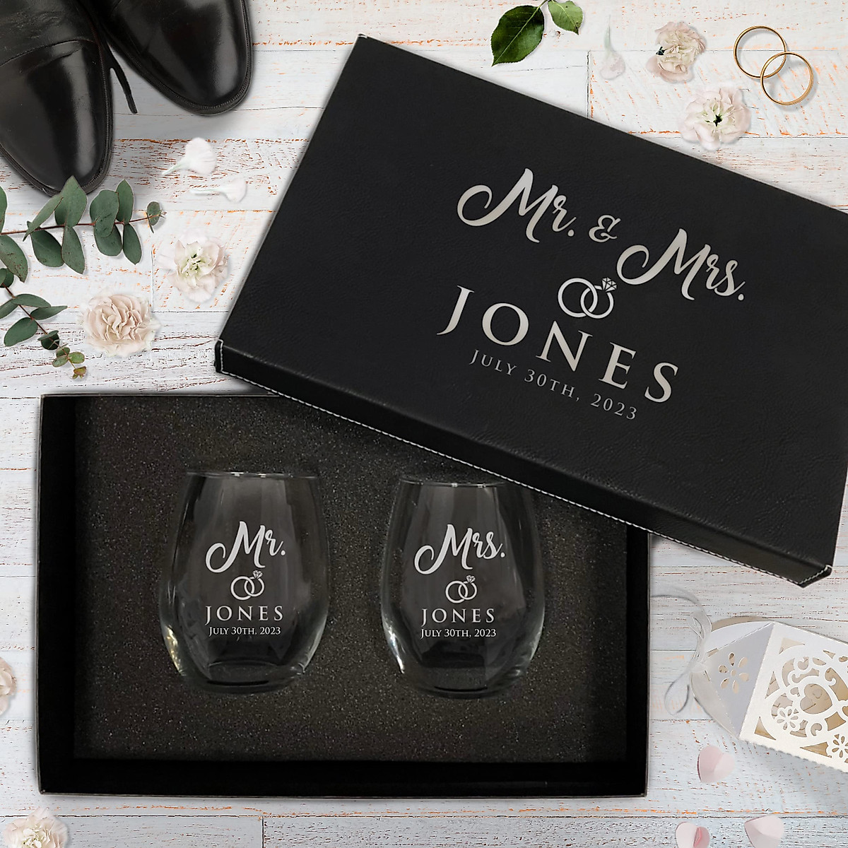 Mr and Mrs Wine Stemless Glasses - Personalized Engraved Wedding for Couples - Custom Monogrammed - Set of 2
