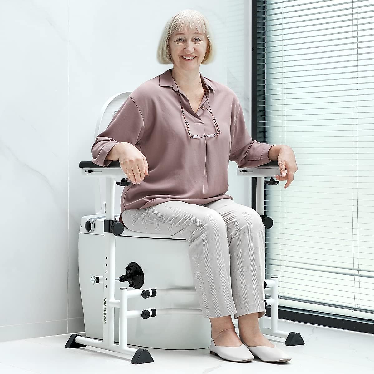 OasisSpace Toilet Safety Rails - Stand Alone Toilet Rail 350lbs, Adjustable Medical Toilet Frame, Heavy Duty Bathroom Toilet Hand Rail for Elderly, Handicap, Disabled and Pregnant