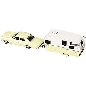 Greenlight 1: 64 Hitch & Tow Series 5-1967 Ford Custom & Shasta 15' Airflyte Diecast Vehicle