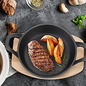 Sliner 4 Sets Mini Cast Iron Skillet Mini Cast Iron Sizzler Plates Skillet with Wooden Base Small Round Cast Iron Pan Fajita Cast Iron Plate Mini Cast Iron Pot for Baking Cooking(6.3 Inches