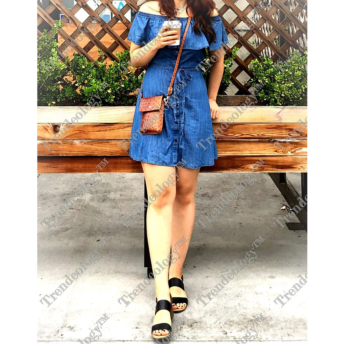 Trendeology Ostrich Print Embossed Small Cellphone Cross Body Bag