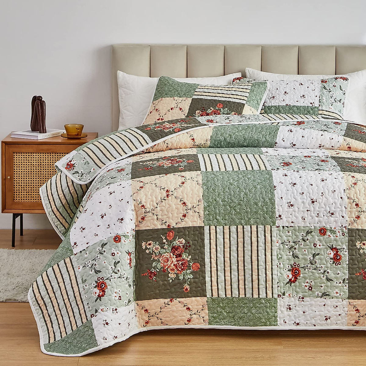 Patchwork Quilt Set Twin Size, 2 Pieces Green White Floral Plaid Design Summer Bedspread Coverlet Set, Soft Microfiber Reversible Lightweight Bed Cover for Kids (68" x 86", 1 Quilt+ 1 Pillow Sham)