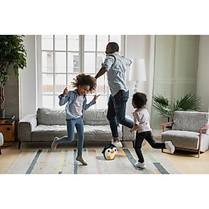 Blue Orange Games Freeze Dance with Chilly Fun Interactive Children Game - Educational Penguin Music and Dance Game 1 to 4 Players for Ages 4+, Small