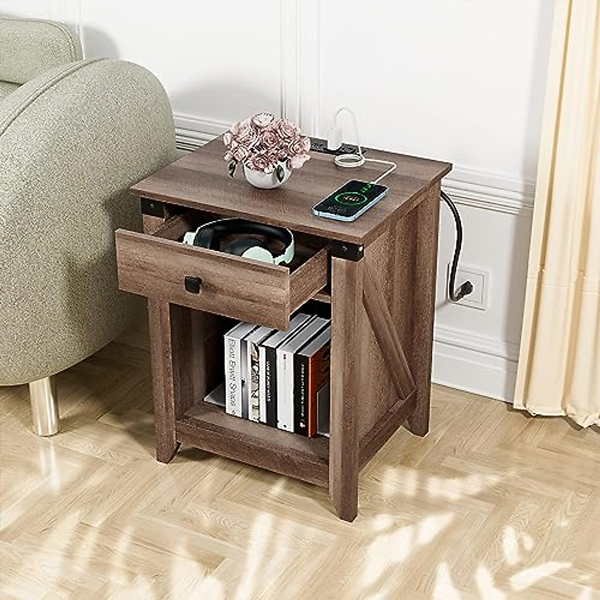 HOSEOKA Rustic Nightstand with Charging Station, Farmhouse Brown Wood Night Stand Bedroom Bedside Table Bed Side Table Sofa End Table with Storage Cabinet for Living Room