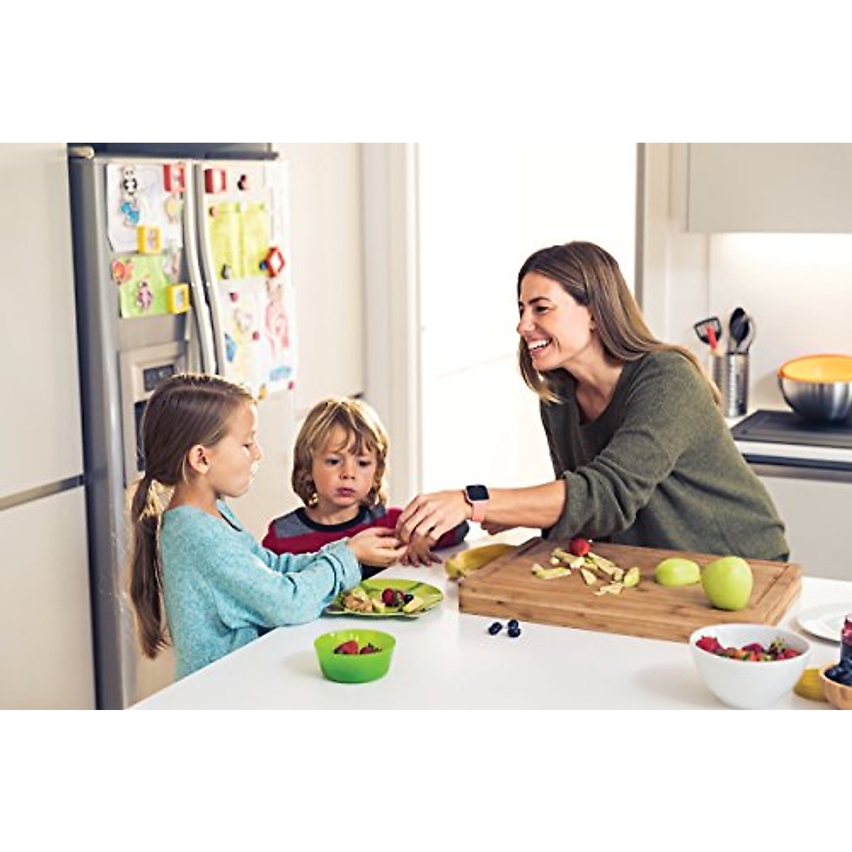 Fitbit Versa Smart Watch, Peach/Rose Gold Aluminium, One Size (S & L Bands Included) - (Renewed)