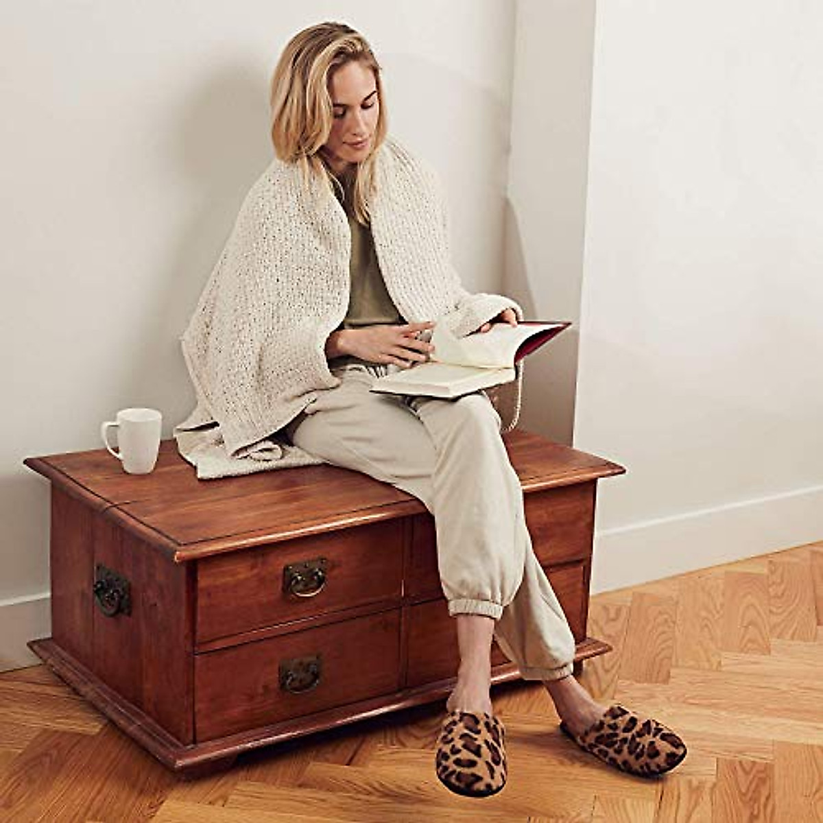 Snug Leaves Women's Fuzzy House Memory Foam Slippers Cute Furry Leopard Print Faux Fur Lined Closed Toe Indoor Slides Bedroom Slip On Shoes with Soft Rubber Sole (Brown, Size 7-8)