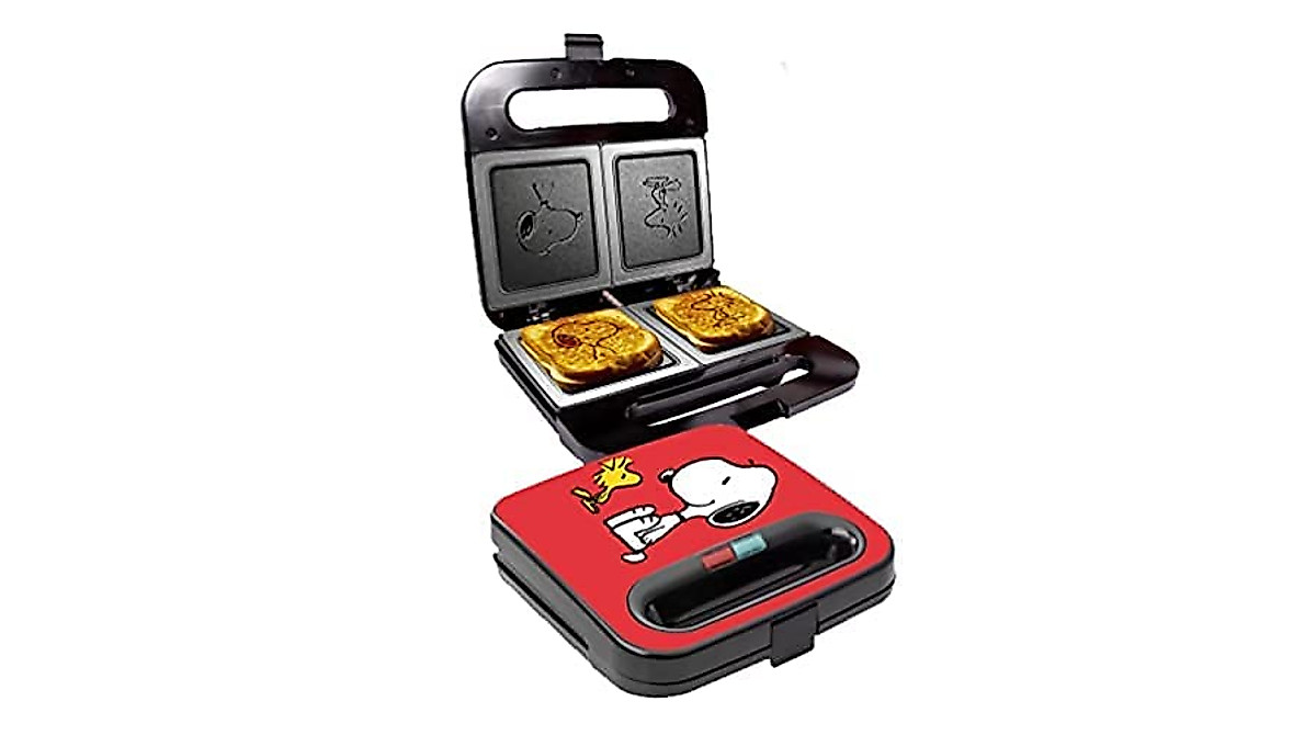 Peanuts Grilled Cheese Maker - Snoopy & Woodstock Sandwiches | Uncanny ...