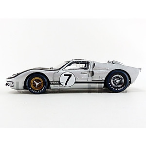 Shelby Collectibles SC404S 1966 Ford GT-40 MK 2 Silver No.7 1-18 Diecast Car Model