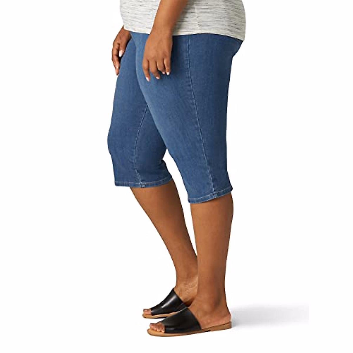 Lee Women's Size Relaxed Fit Denim Capri Jean, soar, 22 Plus