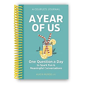 A Year of Us: A Couples Journal: One Question a Day to Spark Fun and Meaningful Conversations