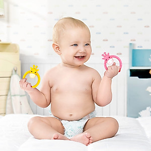 SHARE&CARE BPA Free Silicone Giraffe Baby Teether Toy with Storage Case, for 3 Months Above Infant Sore Gums Pain Relief and Baby Shower, Baby Teething Toys (Yellow)