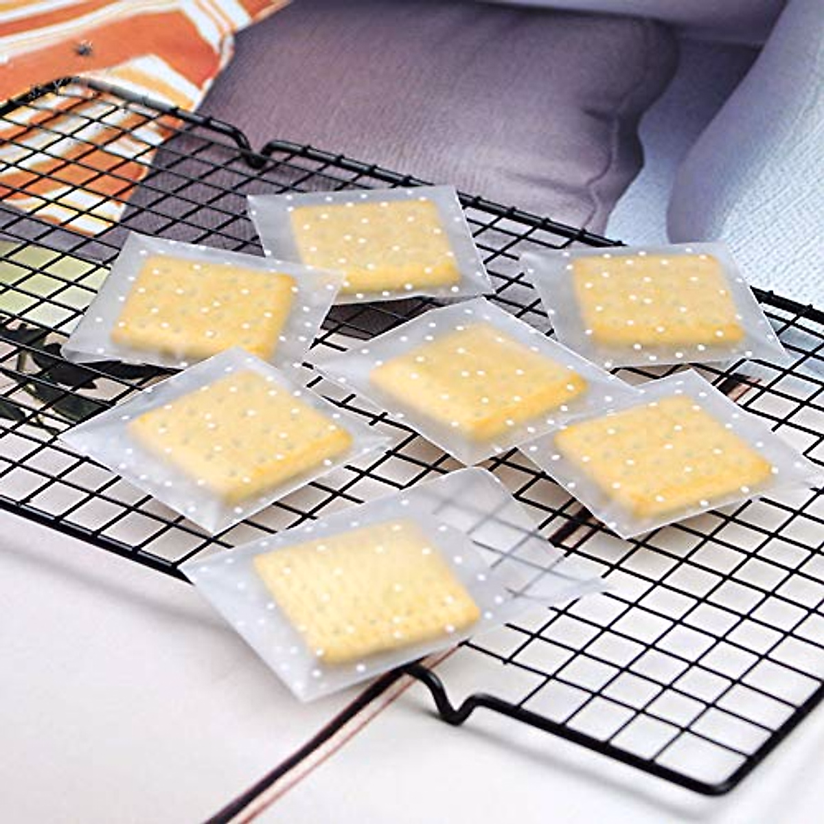 Self Sealing Cookie Bags Cellophane Treat Bags, Searik White Polka Dot Party Pastry Candy Bags For Cookie Wedding Party Gift Giving 100 Bags with 100 Thank You Labels (5.5 x 5.5 inches, 100 Pcs)