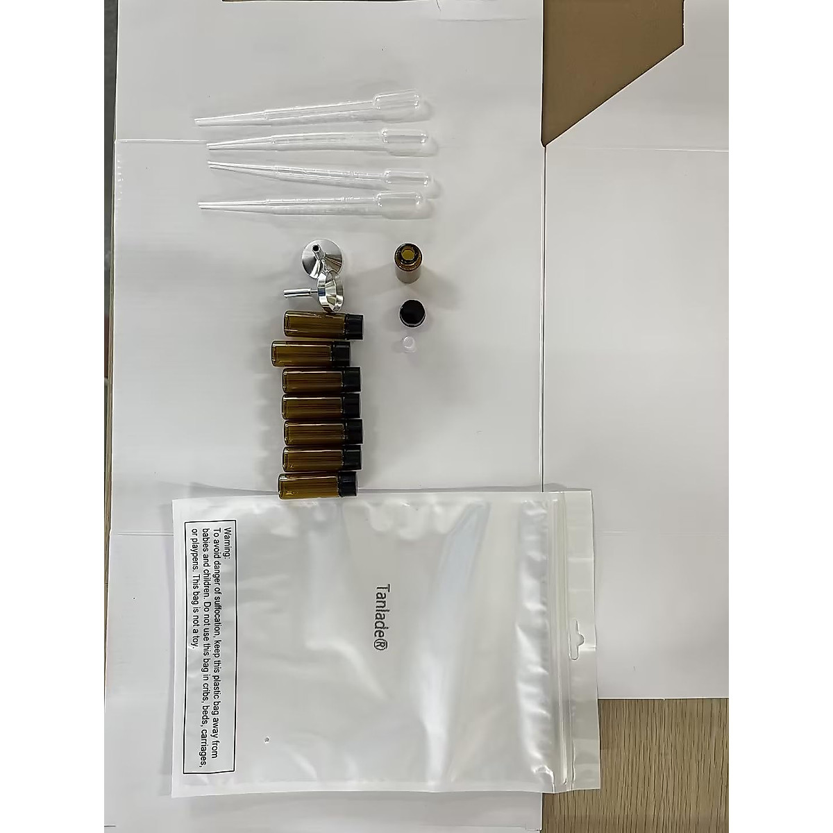 Tanlade 100 Pcs 5ml (1/6 Oz) Small Glass Bottles Essential Oil Bottle with Plastic Screw Caps and Funnel Plastic Pipettes Empty Refillable Sample Bottles for Liquid Preservation Storage(Amber)