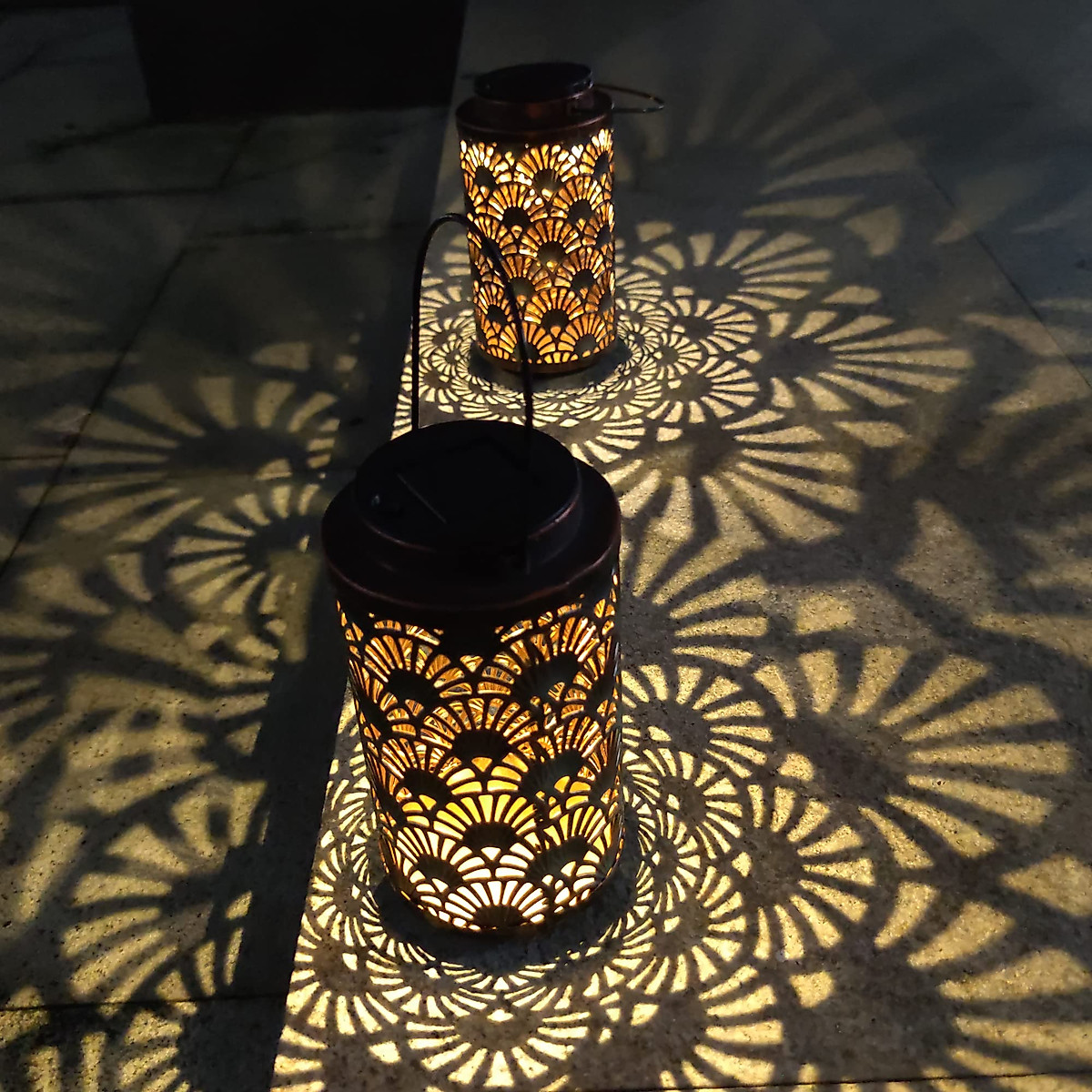 JOYBee 2pcs Solar Lantern Outdoor-Hanging Solar Lanterns- Waterproof Lantern Solar Lights Outdoor- LED Table Solar Lights for Patio Garden Courtyard Porch Courtyard Pathway Decorative