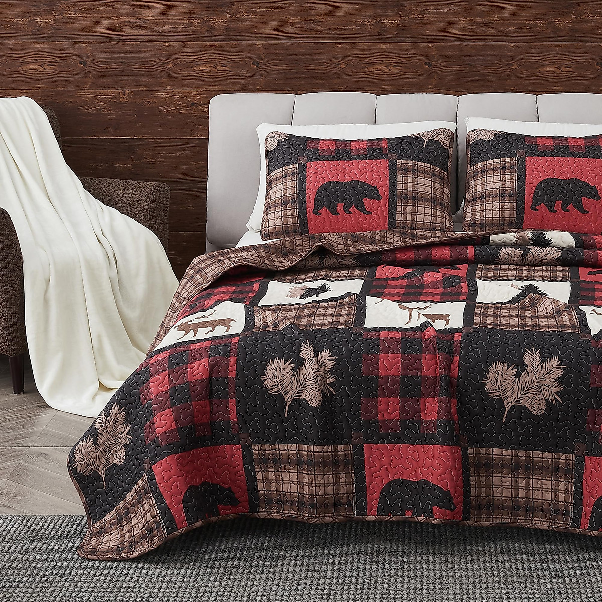 Great Bay Home Lodge Bedspread King Size Quilt with 2 Shams. Cabin 3-Piece Reversible All Season Quilt Set. Rustic Quilt Coverlet Bed Set. Stonehurst Collection. (Red/Black)
