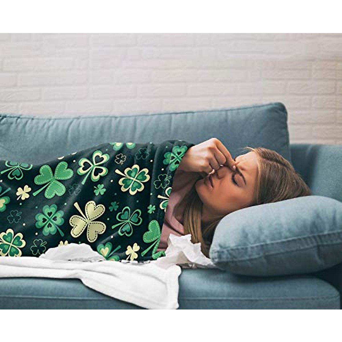 Happy St. Patrick's Day Throw Blankets Lucky Shamrocks Leaves Fuzzy Soft Flannel Fleece Bed Cover Bedspread Lightweight Cozy Luxury Blanket for for Couch Bed Sofa Chair 40x50In
