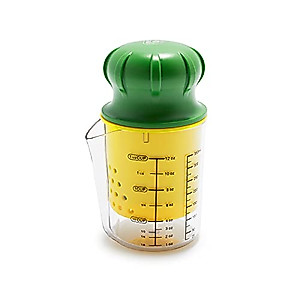 GreenLife Cooking Tools and Utensils, Lemon and Lime Juicer Citrus Squeezer with built in strainer, Easy Read Measurements, Pouring Spout, Dishwasher Safe, Green and Yellow