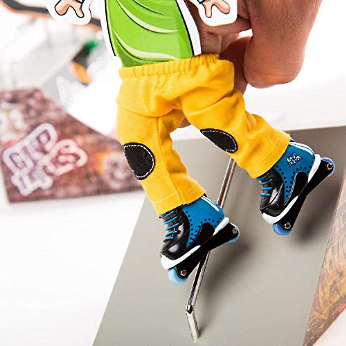 Grip and Tricks - Black Freestyle Inline Finger Skates with Finger Roller Skates Tools and Mini Fingerboards Accessories - Pack 1 Finger Toy for 6+ Years Old Kid