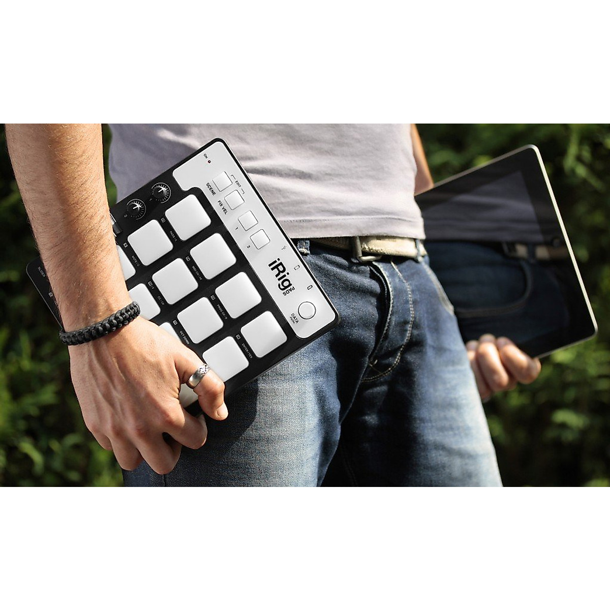 IK Multimedia iRig Pads MIDI groove controller, portable & lightweight MPC-style beat machine with 16 velocity-sensitive backlit rubber pads - studio equipment for iPhone, iPad, Android, Mac, PC