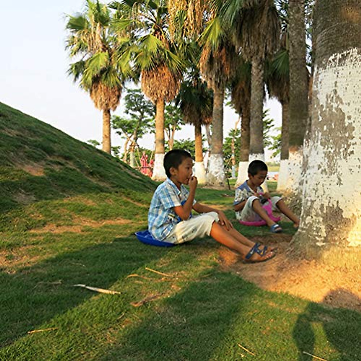 NUOBESTY 3 Pcs Butt Shape Snow Board with Handle, Plastic Thickened Skiing Boards Outdoor Winter Sports Snow Grass Sand Board Snowboard Sled Luge for Kids Random Color