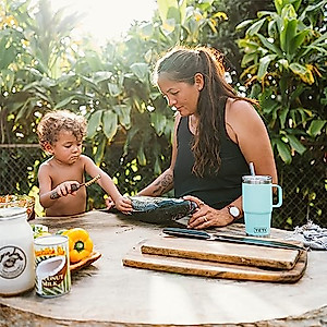 YETI Rambler 25 oz Straw Mug, Vacuum Insulated, Stainless Steel, Cosmic Lilac