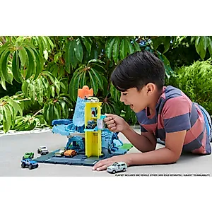 Matchbox Cars Playset, Action Drivers Volcano Escape with 1:64 Scale Vehicle, Kid- & Car-Activated Features, Lava Explosion