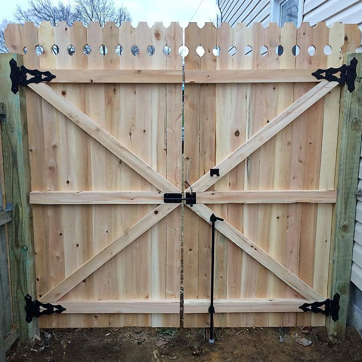 SANKINS 18" Cane Bolt Drop Rod Heavy Duty Gate Hardware Black Solid Steel Gate Ground Latch for Wood PVC Vinyl Metal Gates Fences Doors, Holding Gate to The Ground (1 Pack)