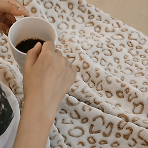 FY FIBER HOUSE Flannel Fleece Throw Blanket, Lightweight Cozy Plush Microfiber Bedspreads for Adults,60"X80",Brown Leopard