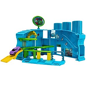 Micro Machines Core Playset, Car Wash Station - Expandable and Connectable to Other MM Sets, Includes One Exclusive Vehicle - Collect Them All