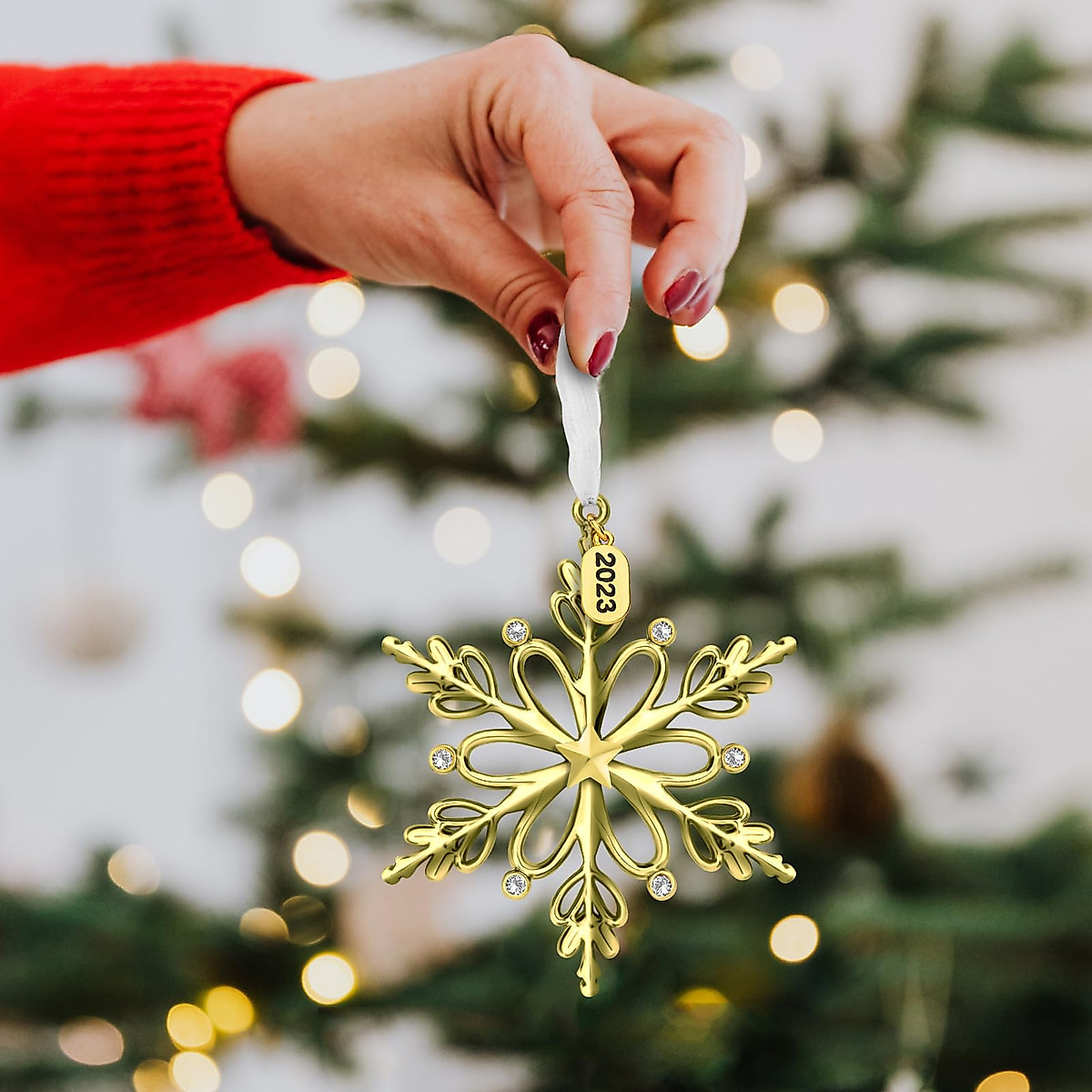 West style 2023 Golden Christmas Tree Ornaments–Metallic Snowflake Hanging Home Deco Hanging Pendant Holiday Keepsake Gift (C, Golden Snowflake)