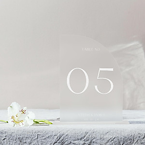 JINMURY 10 Pack Frosted Acrylic Half Arch Sign with Stand | 5x7 Inch Half Arch Acrylic Sign Blank and Base, DIY Wedding Table Numbers, Wedding Signage, Events& Parties (Frosted, 5x7 Inch)