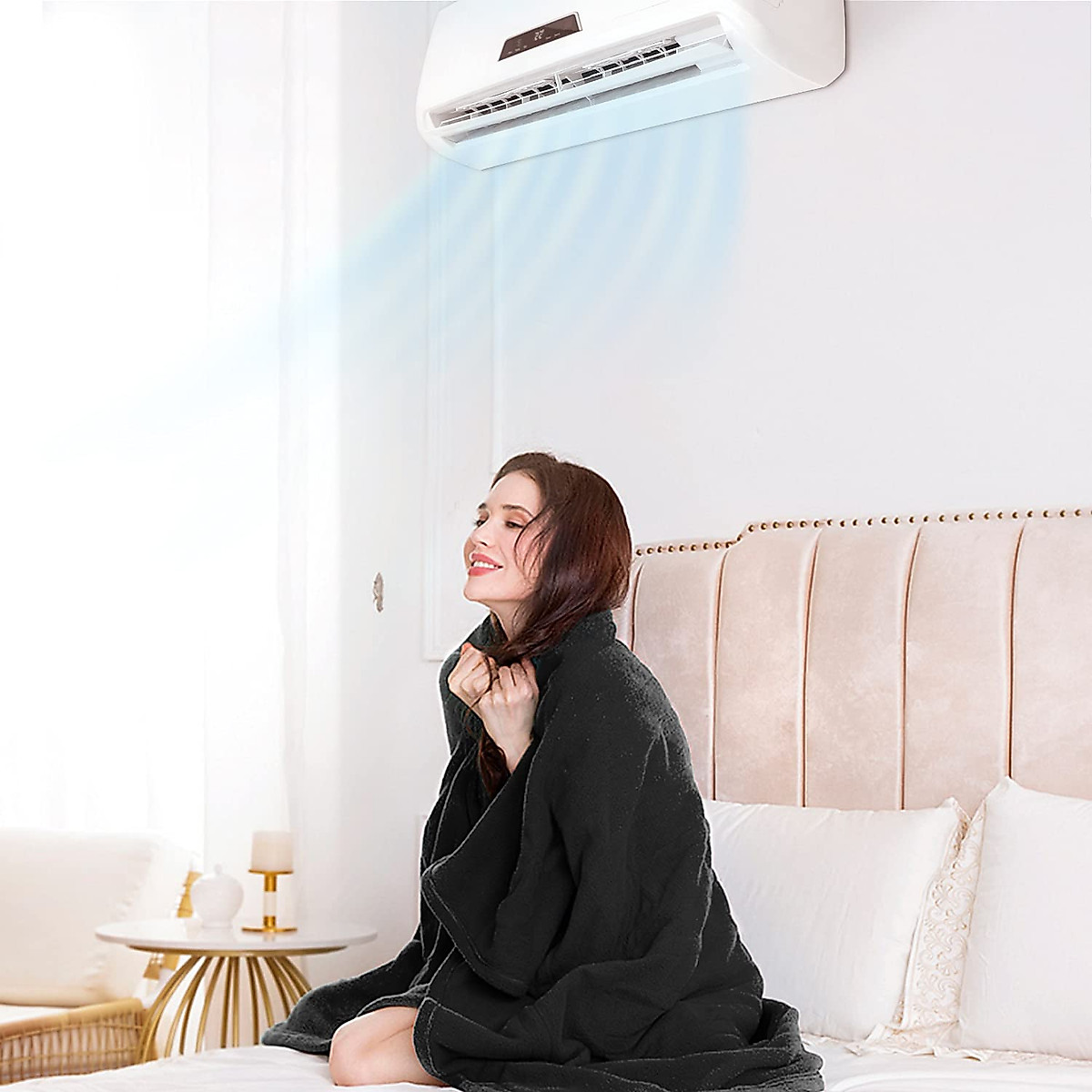 EIUE Comfortable Flannel Throw Blanket,Twin Size Full Body Warming Premium Fleece Bedding Quilt,Reversible Microfiber Blanket for All Season(Black,60x80inch)