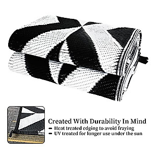 GARTOL Waterproof Indoor Outdoor Rug, Reversible Modern Area Rug Mats, Geometric Triangle Pattern Plastic Straw Rug for RV, Patio, Backyard, Pool Deck, Picnic, Beach, Camping (5' x 8', Black & White)