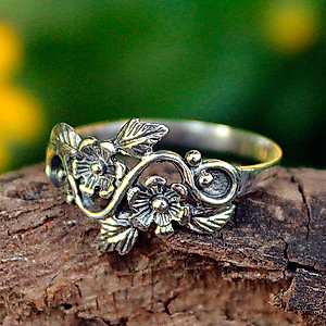 NOVICA Artisan Handmade Sterling Silver Flower Ring Leaf Band from Thailand No Stone Floral [crownbezel 0.5 in L x 0.6 in W Band Width 2 mm W] ' Siam Bouquet'