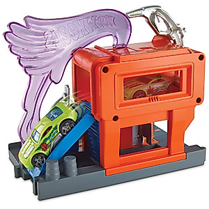 Hot Wheels City Downtown Super Fuel Stop Play Set, Multicolor
