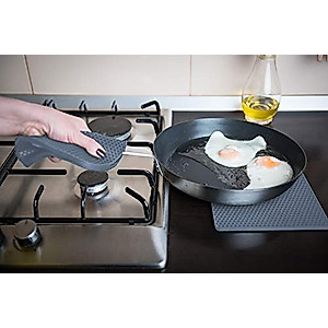 Silicone Trivet Mats - Pot Holders - Drying Mat Our potholders Kitchen Tools is Heat Resistant to 440°F, Non-Slip Durable Flexible Easy to wash and Dry and Contains 4 pcs by Q's INN.